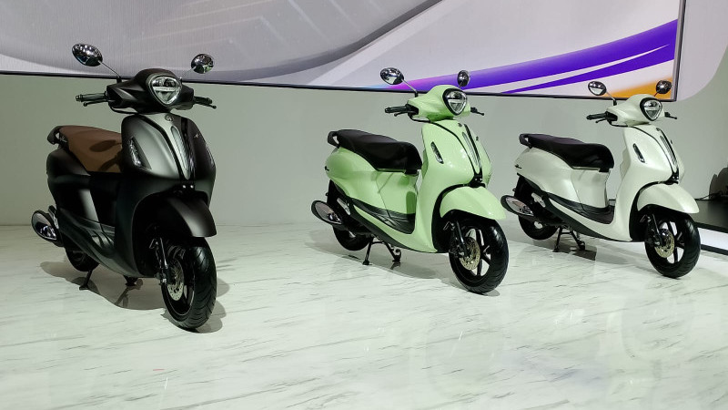 Model-Model Classy dan Generasi 125 Yamaha Mejeng di IMOS 2024 - kabaroto