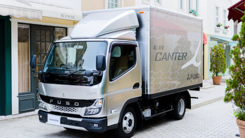 Perakitan Lokal Truk Mitsubishi Fuso Canter Dimulai di Arab Saudi untuk ...