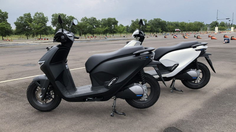 Coba Lirik Sob, Harga Motor Listrik Icon e: dan Cuv e: Turun Sepanjang ...